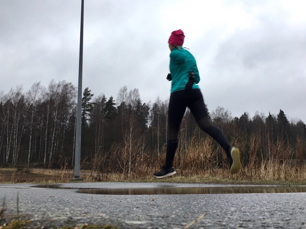 Miten juoksin vuoden nopeimman kympin? – LENKILLÄ